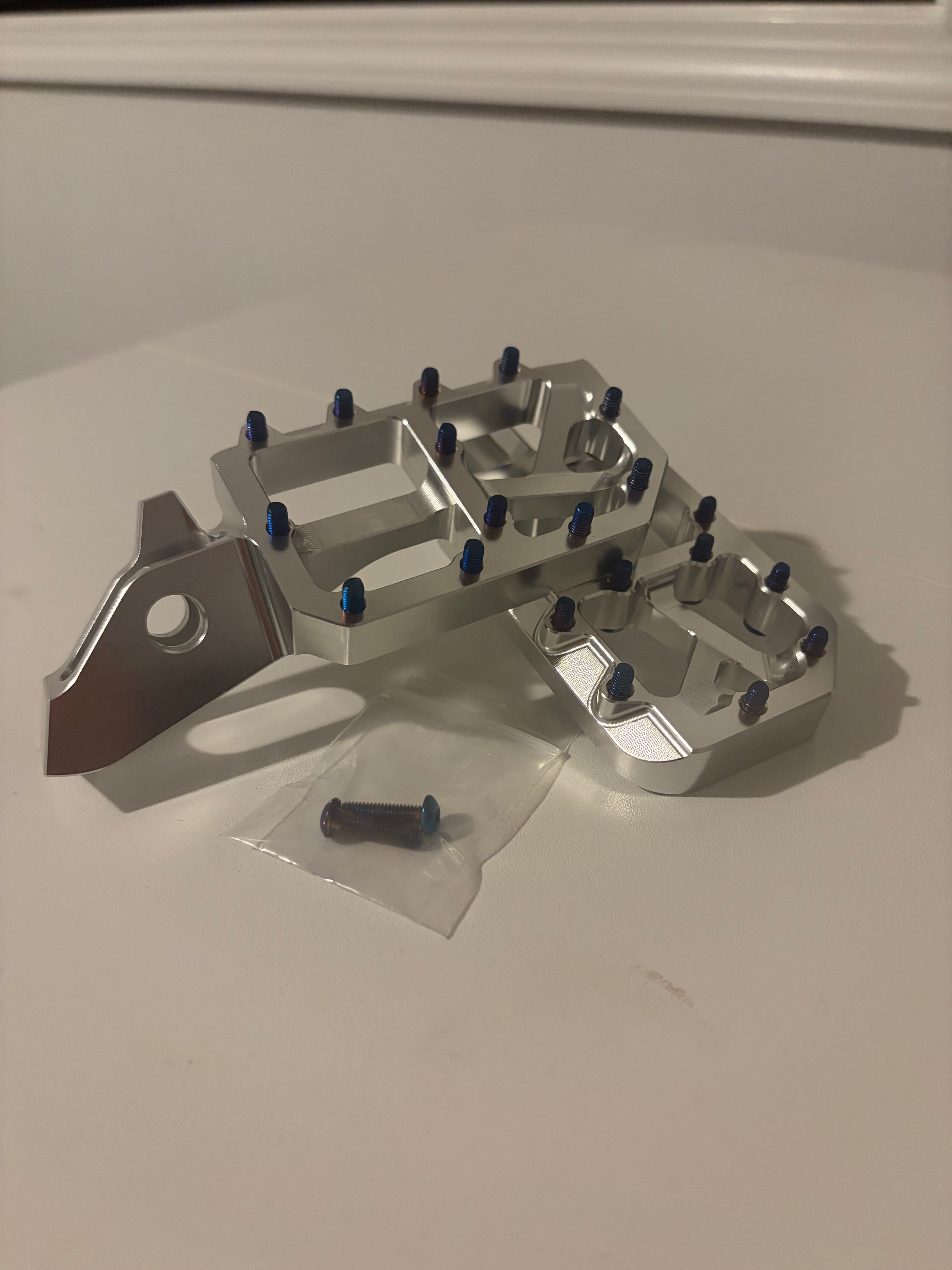 Surron ultra bee pegs – Lithium designz⚡️